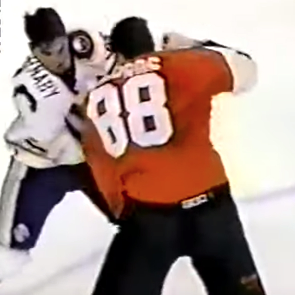 Eric Lindros vs. Matthew Barnaby, February 23, 1996 - Philadelphia ...